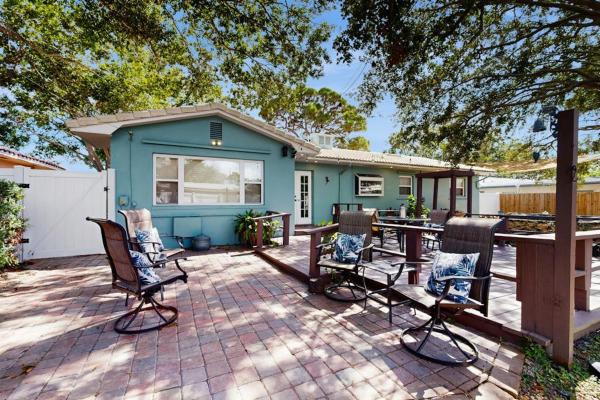 Blue Palm House - St. Pete Beach, FL