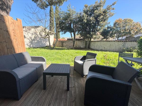 Charmant Appartement En Rez De Jardin Avec Parking - La Rochelle