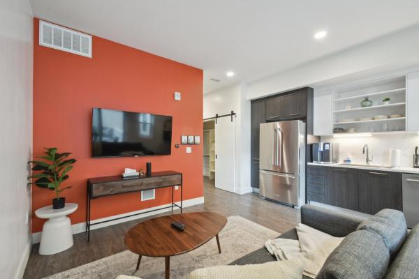 Southwestern Charm | Studio Loft | Shady Deck W/ Pets - Denver, CO