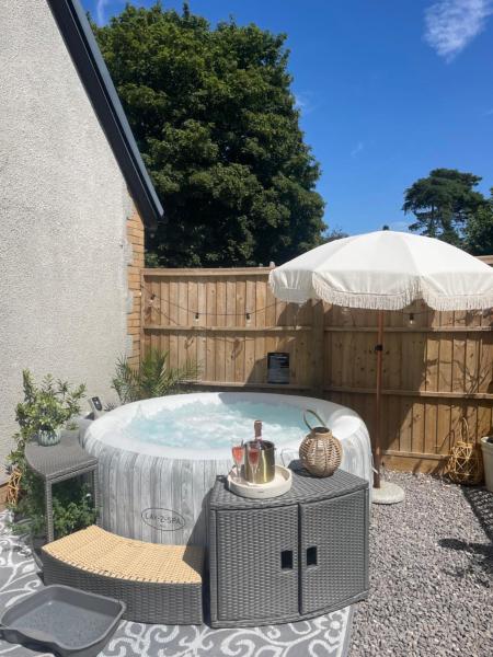 Breach Lodge - Barry