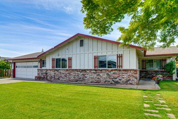 2-unit Family Combo, Walk To Downtown Sequim! - Sequim, WA