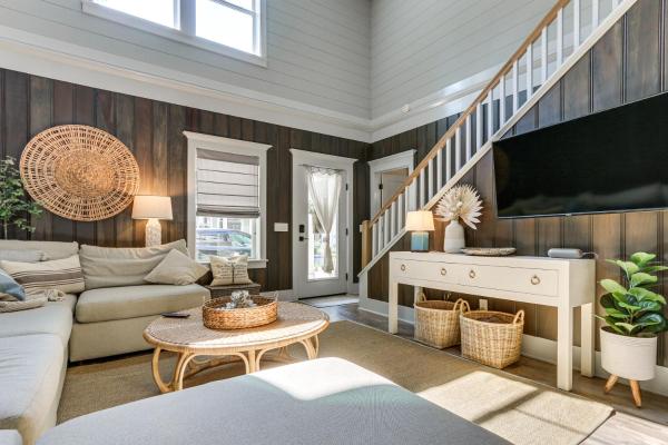 Walk To Old Town Bluffton! Family Home W/ Balcony - Bluffton, SC