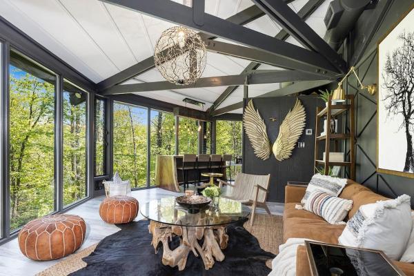 Breathtaking Boutique Treehouse Nestled In Clouds - 비치 마운틴