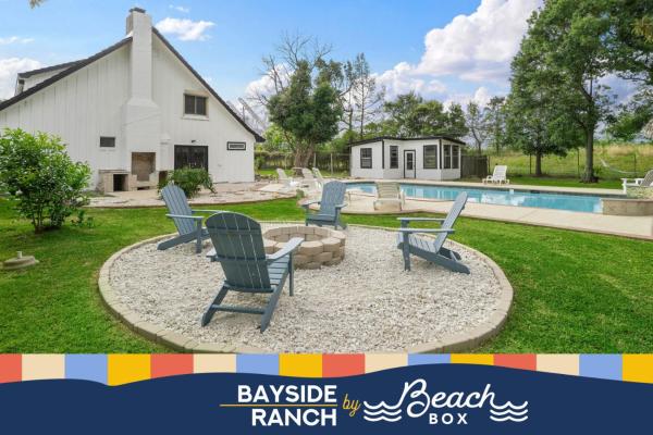 Sprawling Estate With Private Pool And Game Room And Guest House - Baytown, TX