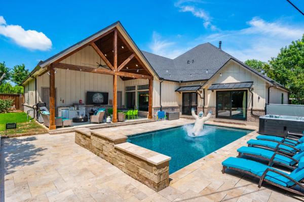 Texas Pool Oasis, Lux Amenities. Fun For All. - Grapevine, TX