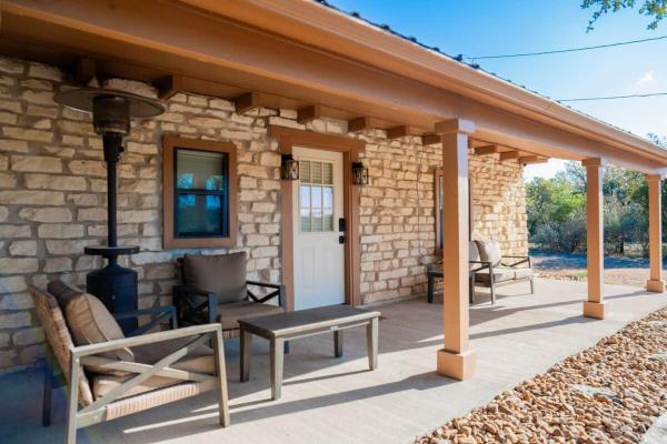 The Mockingbird Cabin - Hill Country Getaway - Wimberley, TX
