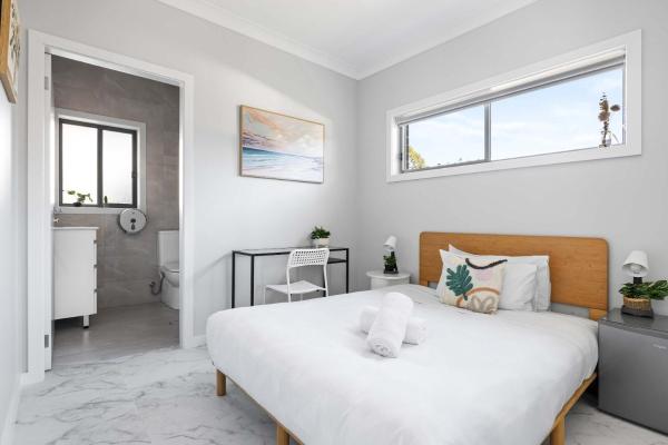 Bright Detached Double Ensuite Room - Shared Amenities - Near Top Ryde City - Lane Cove