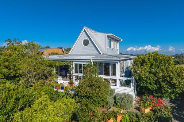 Garden And Bird Haven - Waiheke Island
