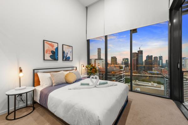 Perfect Penthouse! Views, Location, & Comfort! - Brisbane