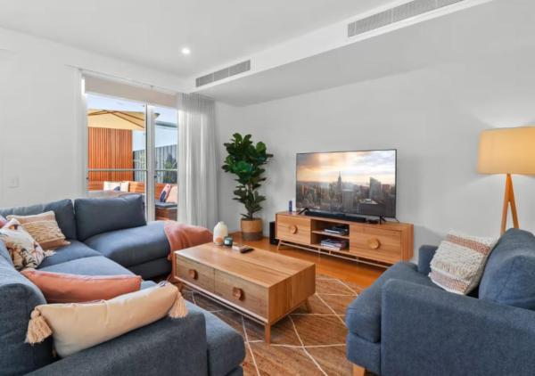 Madeley St Luxury Coastal Townhouse Ocean Grove 3 Bedroom 2 Bathroom Sleeping 8 Aircon Heating Central - Portarlington, Australia