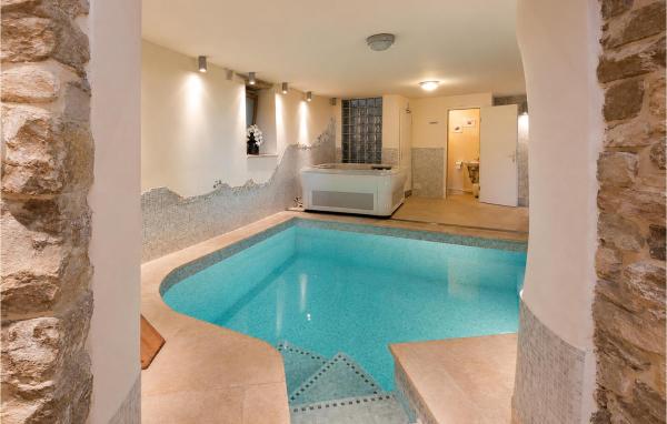 Stunning Home In Oprtalj With Sauna - Motovun