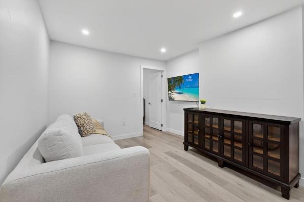 The Comfort 3 Bed Suite By Instant Suites - Napanee