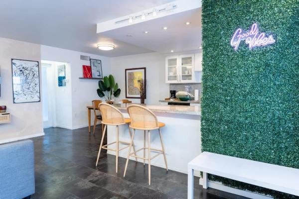 Queen 1bd Balcony 5 Min From Ocean Dr Free Parking - South Beach, FL