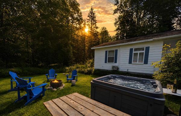 Nature Chalet With Private Spa & Firepit - Charlevoix