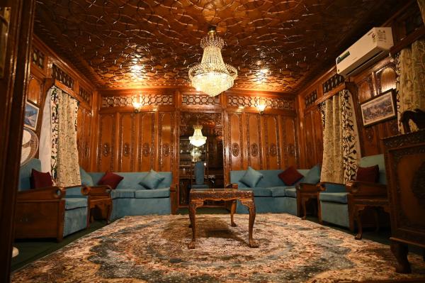 Mughal Suit - Srinagar