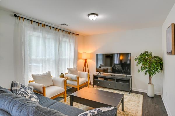 Walk To Train! Updated Apt In Huntington Station - Northport, NY