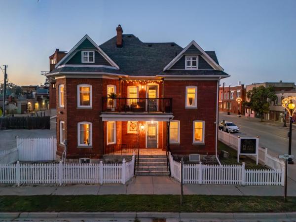 Historic Luxury Retreat In Downtown Kingsville - Kingsville