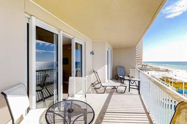 Cozy Haven Just Steps From The Beach With Sundeck Pool & Fitness Facility - Panama City, FL