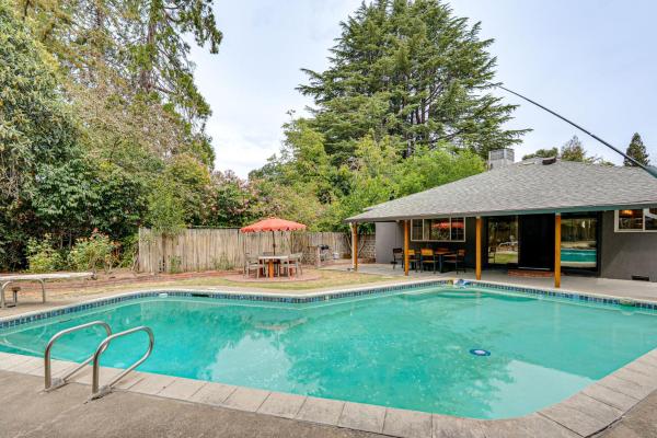 Sacramento Family Escape W/ Yard & Greenhouse! - Sacramento