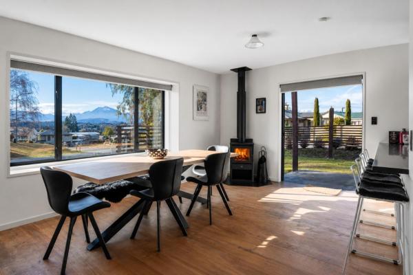 Wanaka Close To Town Modern With A Fireplace And Heat Pumps Sleeps 6 - Wanaka