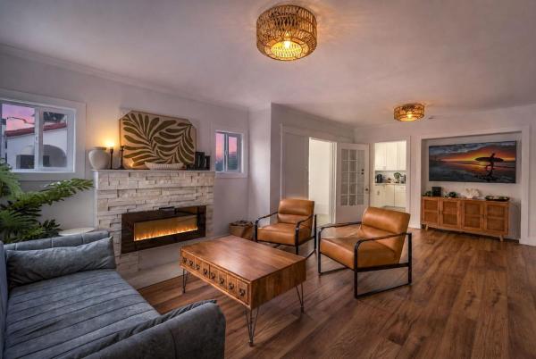 Cute Cottage Less Than Mile To The Beach - Hermosa Beach, CA