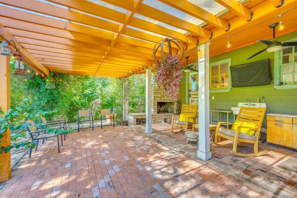 Walk To The Alamodome! Quirky Gem W/ Private Patio - King William - San Antonio