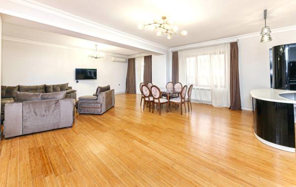 Cozy Apartment 2 Bedrooms 2 Bathrooms , With Open Balcony , Near Republic Square - Jerewan