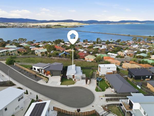 Waterside 3b Oasis With Private Parking & Scenic View - Hobart