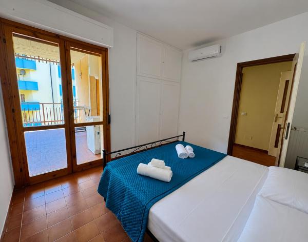 Stella Maris Seaview Apartment - Spacious And Bright Flat, Steps From The Sea And Beautiful Beaches, Close To The Town Centre, Shops, Local Services And The Bus Station, And A 10 Minute Walk From The Train Station - Nettuno