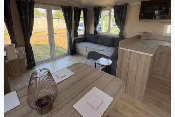2-bed Caravan Sleeps 6 With Wifi & Parking 2 Cars - Northamptonshire