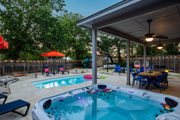 Lone Star Luau - Pool Spa Billiard & Sport Court - Oak Hill - Austin