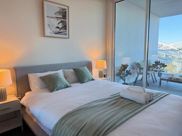 Olive &Palm Apt In Olympic Park -Free Gym Pool - Burwood