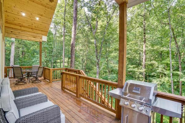 Cabin Retreat W/ Hot Tub Near Downtown Helen! - Helen, GA