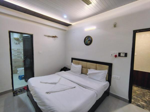 Laxmi Homestay 10 Min Walk From Kashi Vishwanath Temple - ワーラーナシー