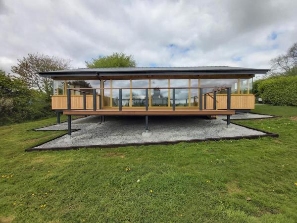 The Pavilion - Luxury Lodge In Peaceful Village - Tenby