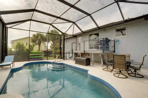 Tropical Bayfront Escape W/ Heated Pool & Dock! - Englewood, FL