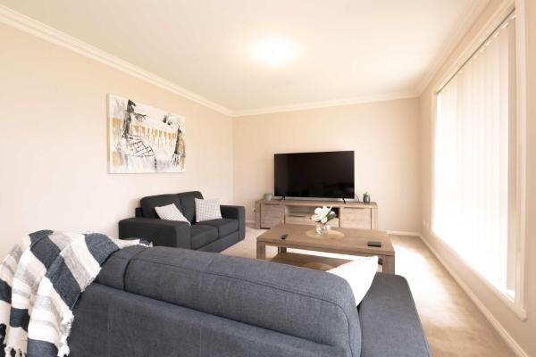 Wonderful Windred - Quiet & Homely, 4 Smart Tvs - Orange