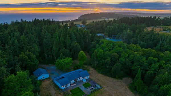 Edgefield Farmhouse By Avantstay - Coupeville, WA
