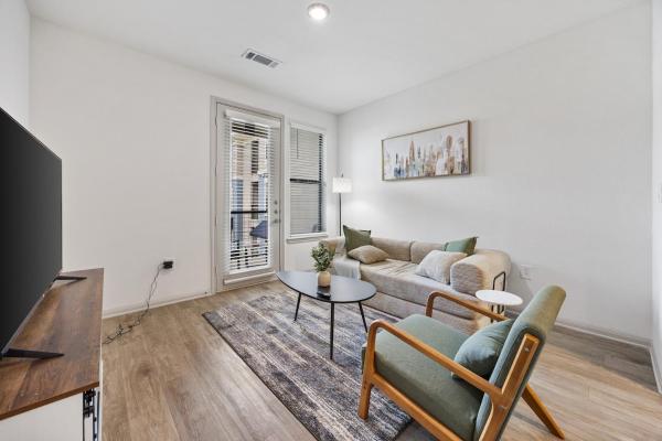 Getaway Oasis With Pool, Gym & Free Parking - Frisco, TX