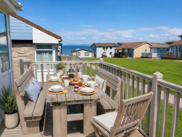 Cosy Coastal Chalet In Westward Ho! - Quiet Holiday Park Retreat - Bideford