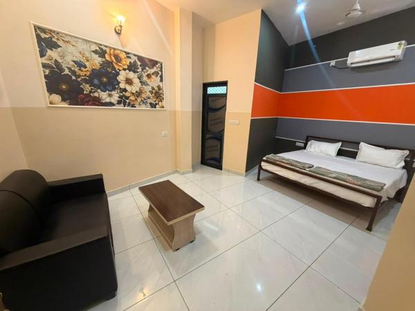 The Urban Lodge - Sikar