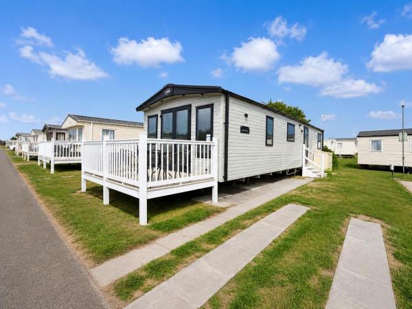 Stylish 6 Berth Caravan At California Cliffs With Decking In Scratby Ref 50056k - Hemsby