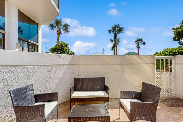 Cozy Ground-floor Condo With Private Patio Shared Pool & Beach Access - Miramar Beach, FL