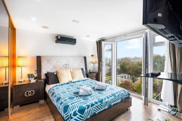 Contractors & Re-locators Modern 5 Br House, Van & Car Parking, Ev Plug, Sleeps 8 - Steyning