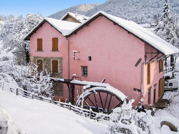 Maison Charmante à Chirens Avec Jardin Clôturé - Lac de Paladru