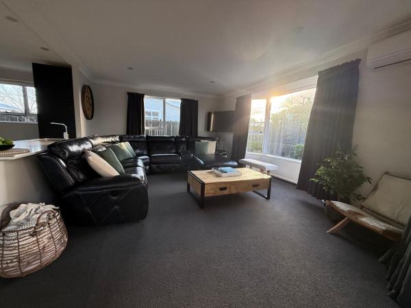 Fresh And Fancy Home Away From Home - Blenheim