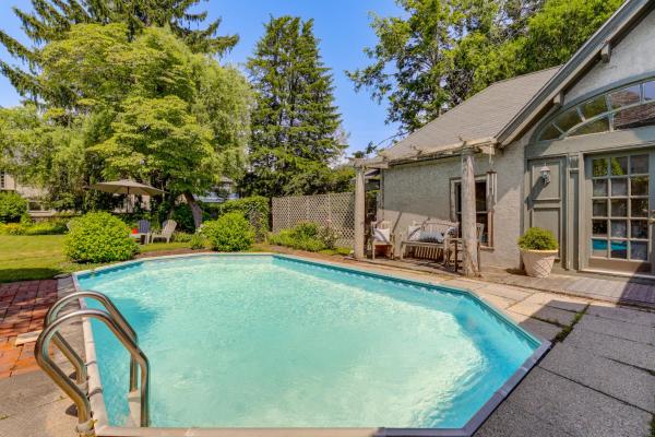 Walkable Area! Historic 2-home Worcester Retreat - Worcester, MA