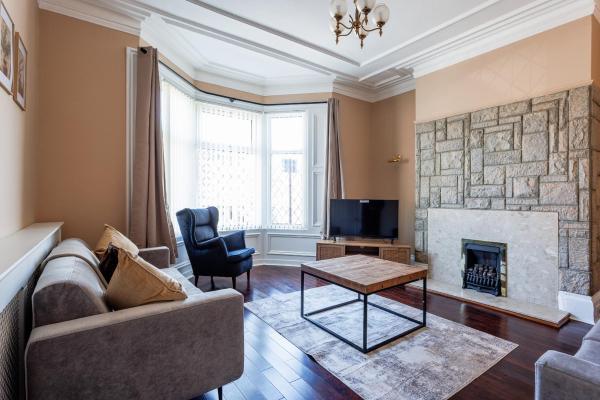 Modern 4-bed 2 Bath Sleeps 7 Parking - Sunderland