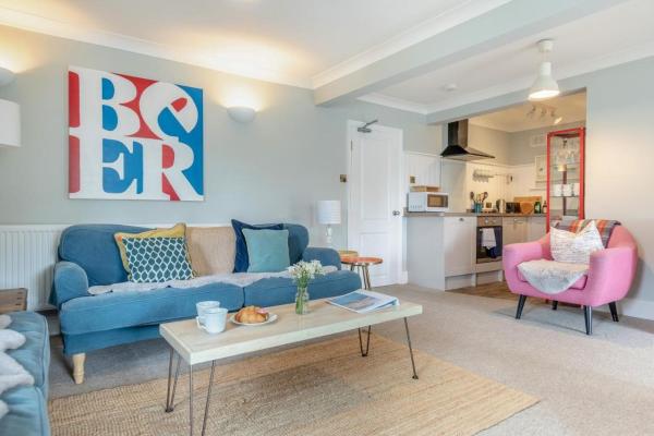 Seagrass — Stylish Coastal Apartment, Heart Of Beer - Honiton