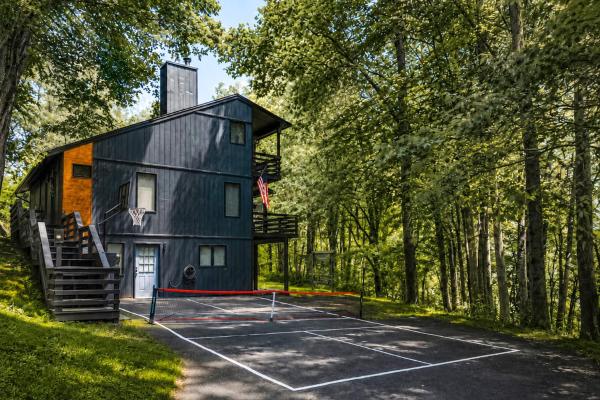 Pickleball Court & Hot Tub: 'Wishbone Cabin' - Maggie Valley, NC
